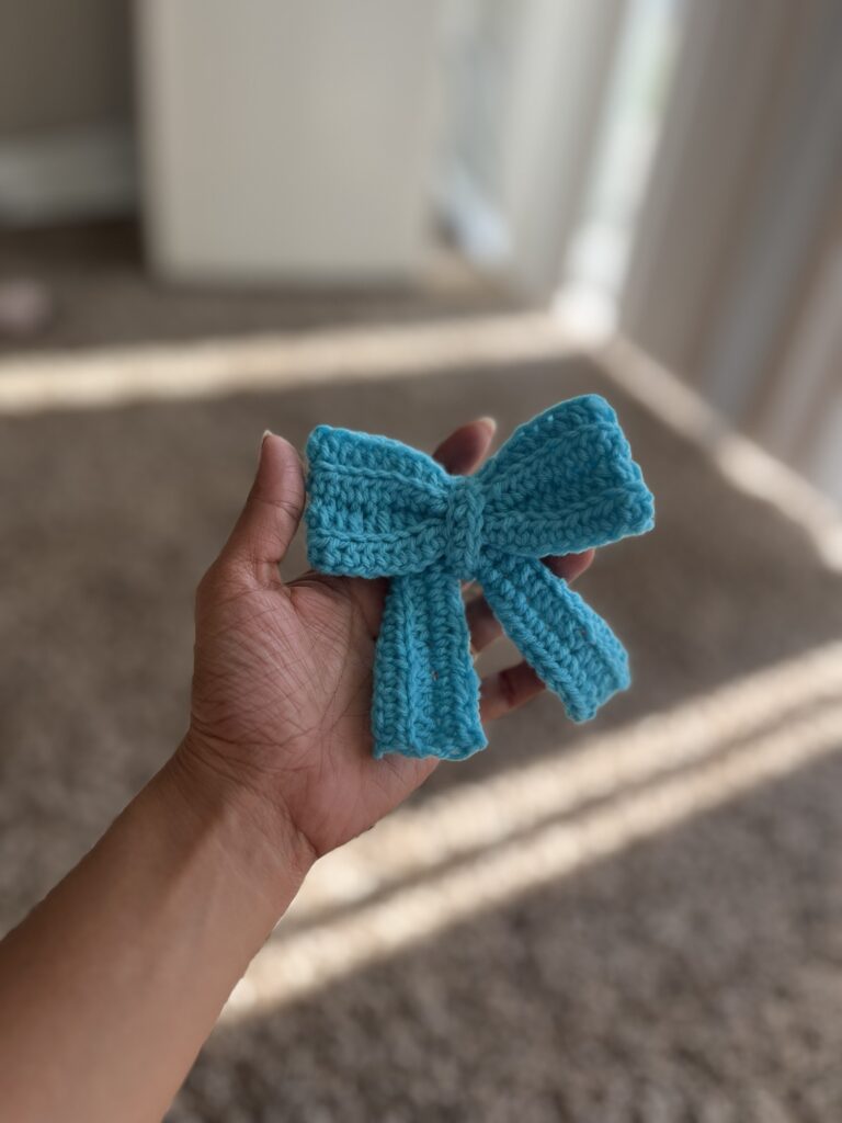 How To Crochet A Bow-Free Easy Pattern - HOOKED IN LOOPS