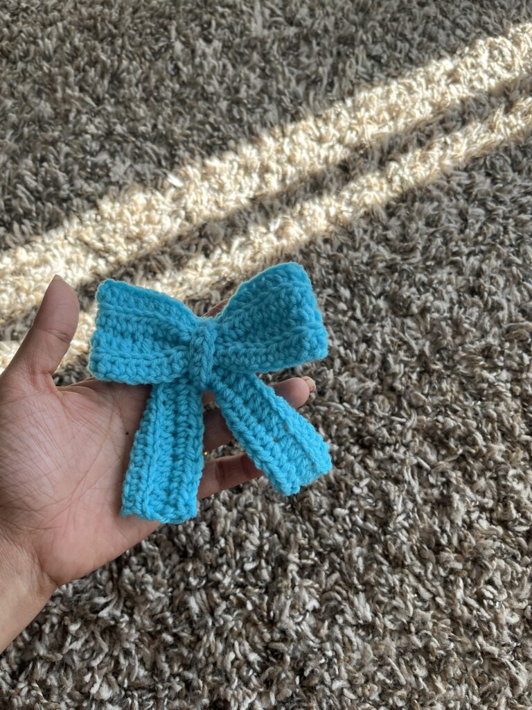 How To Crochet A Bow-Free Easy Pattern - HOOKED IN LOOPS